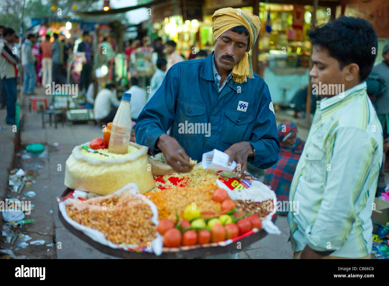 Meena Bazar and snack food market in Muslim area of Old Delhi, India ...