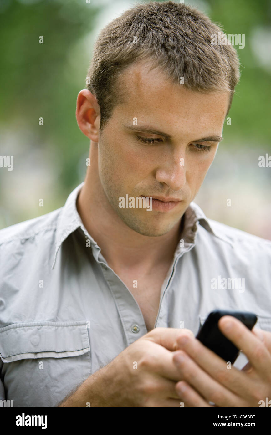 Man text messaging with cell phone Stock Photo - Alamy