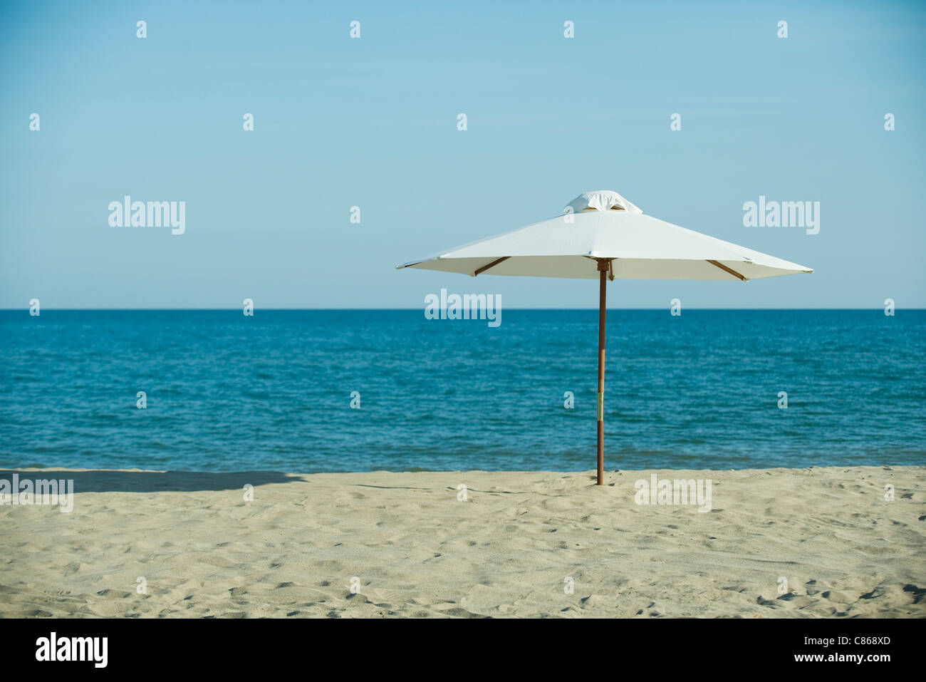 Beach umbrella hi-res stock photography and images - Alamy