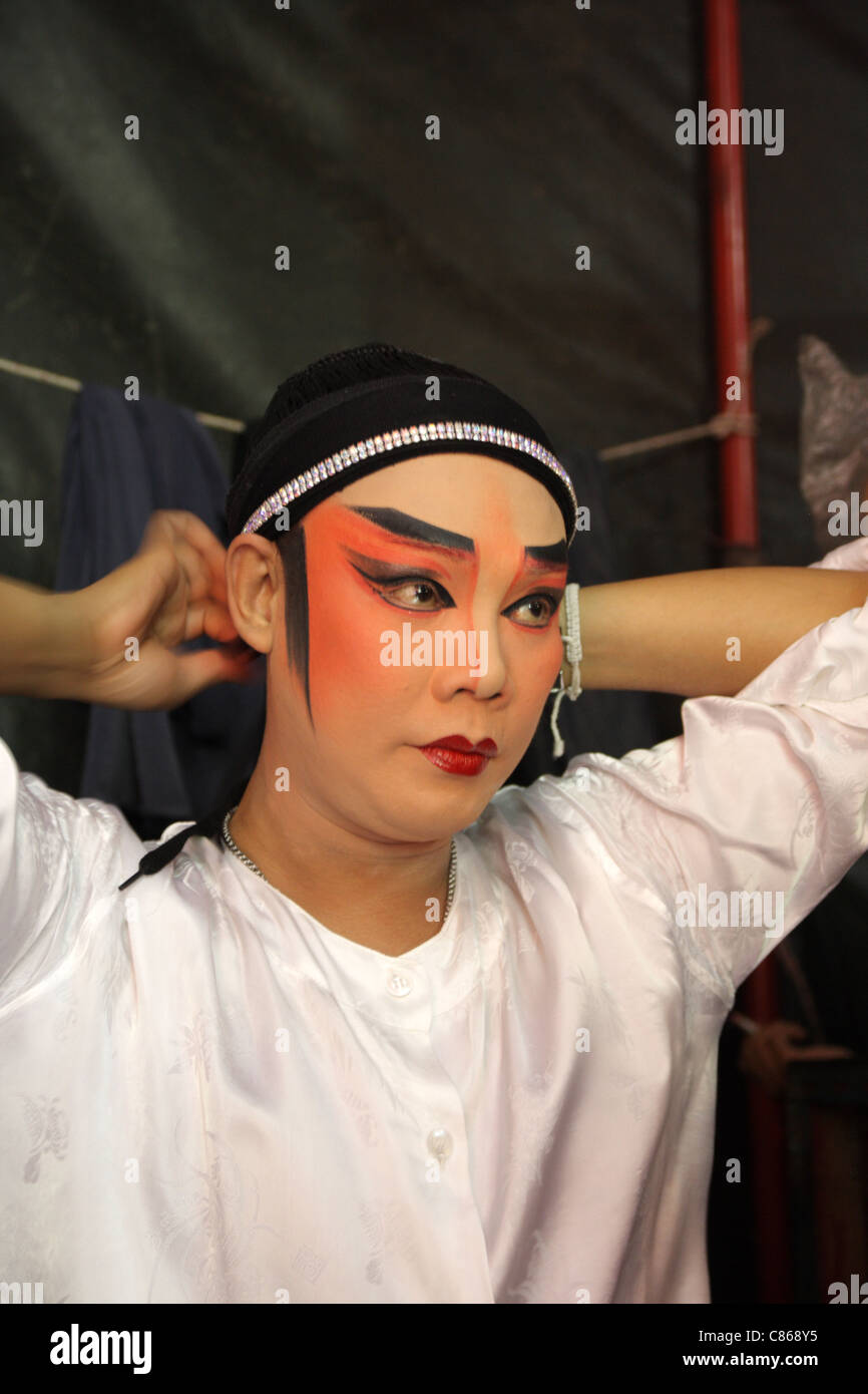 Portrait of Chinese Opera Performer preparing make-up Stock Photo - Alamy