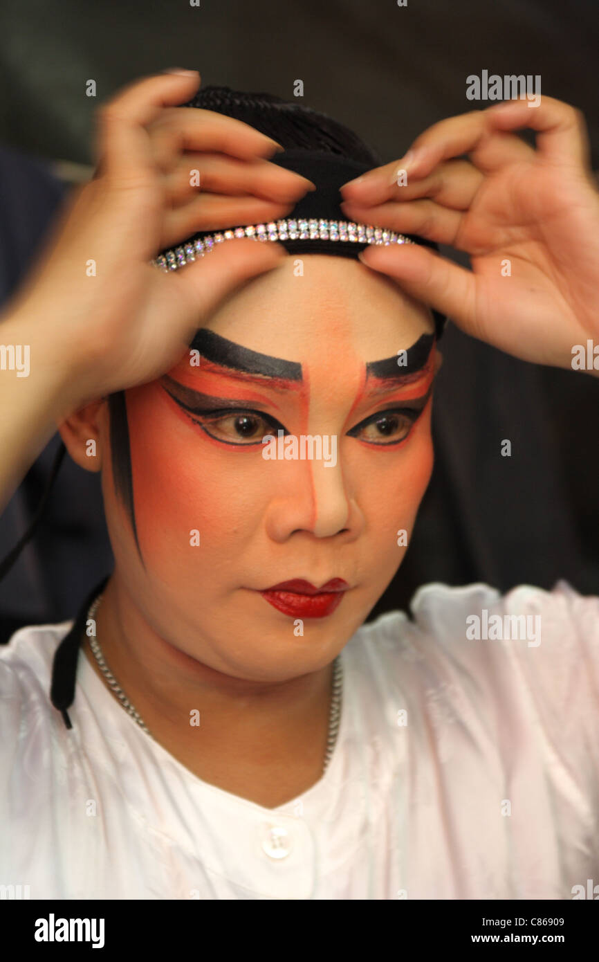 Portrait of Chinese Opera Performer preparing make-up Stock Photo - Alamy
