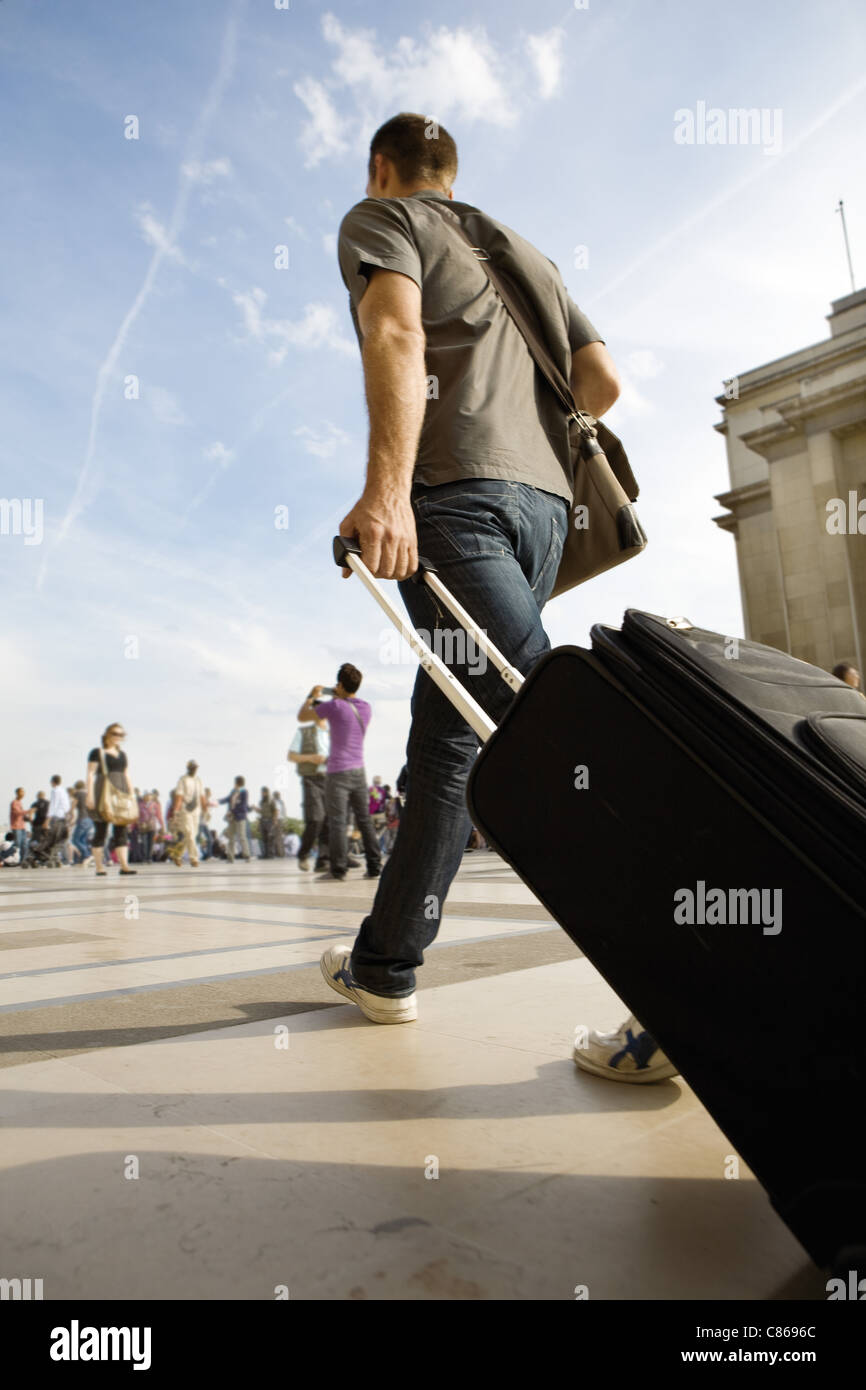 Man walking with rolling luggage Stock Photo: 39476932 - Alamy
