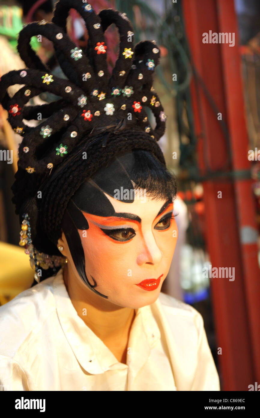 Portrait of Chinese Opera Performer preparing make-up Stock Photo - Alamy