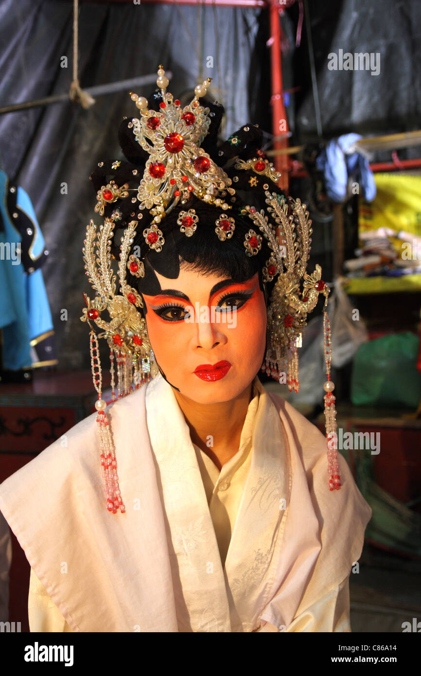 Chinese opera actress hi-res stock photography and images - Alamy