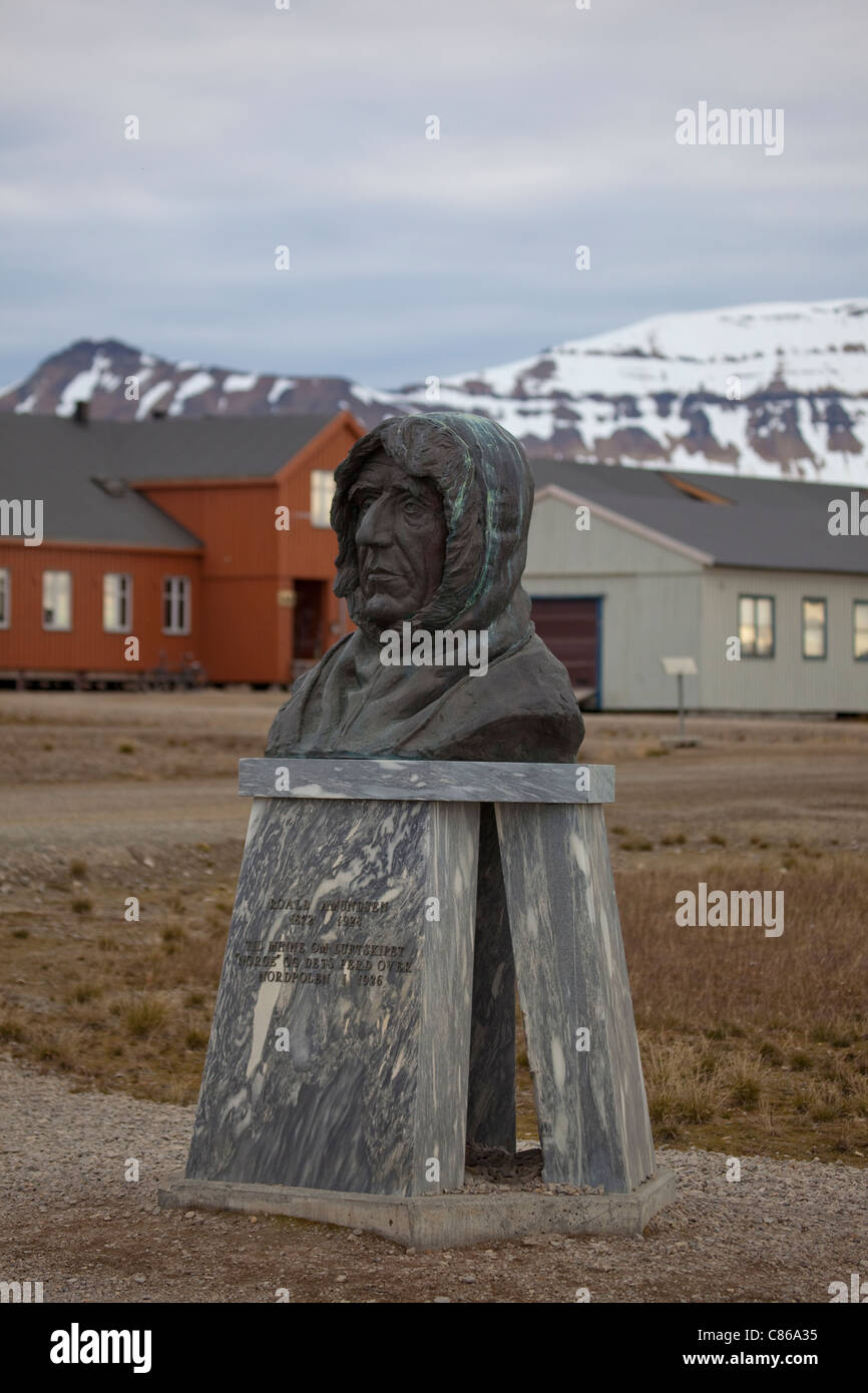 Roald amundsen bust hi-res stock photography and images - Alamy