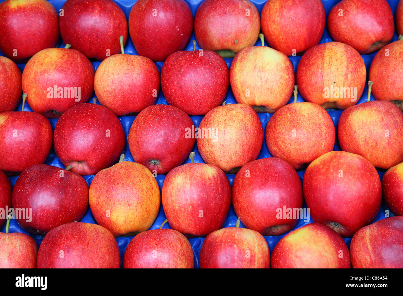 Fresh ripe red juicy tasty apples Stock Photo - Alamy