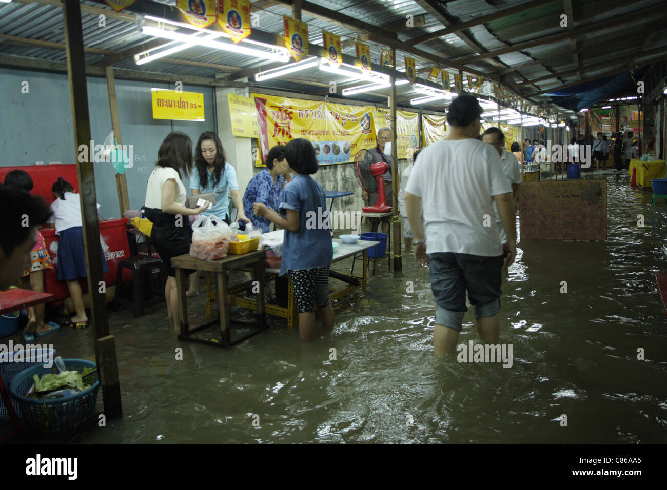 Tarad Noi Market inundated with floodwaters , Vegetarian festival ...