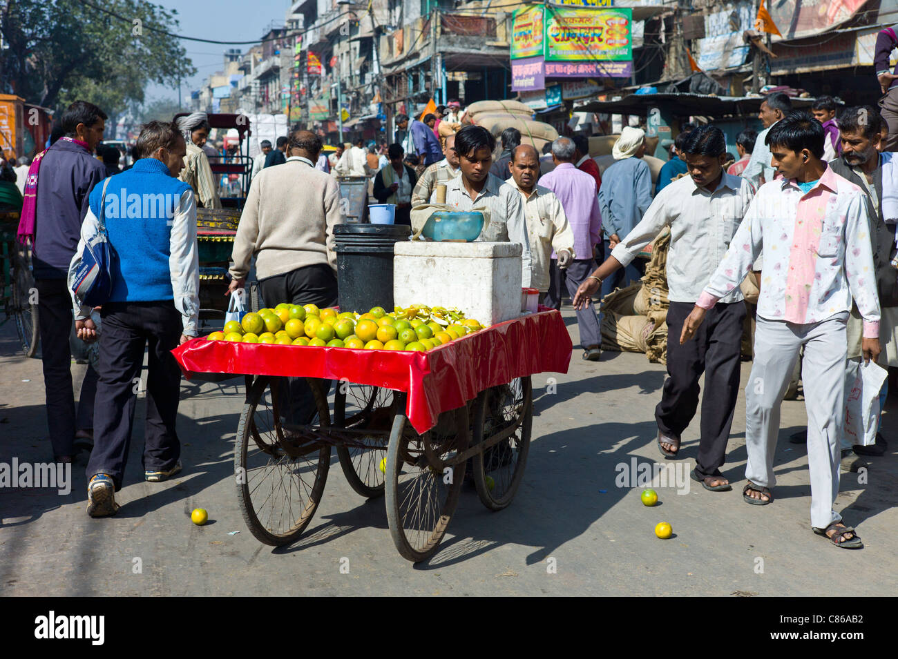 India street food cart hi-res stock photography and images - Alamy