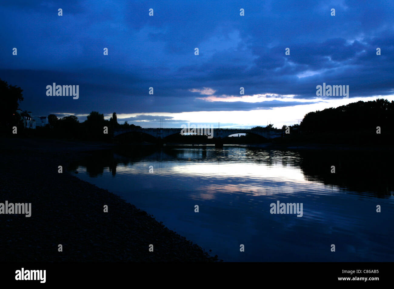 Chiswick bridge hi-res stock photography and images - Alamy