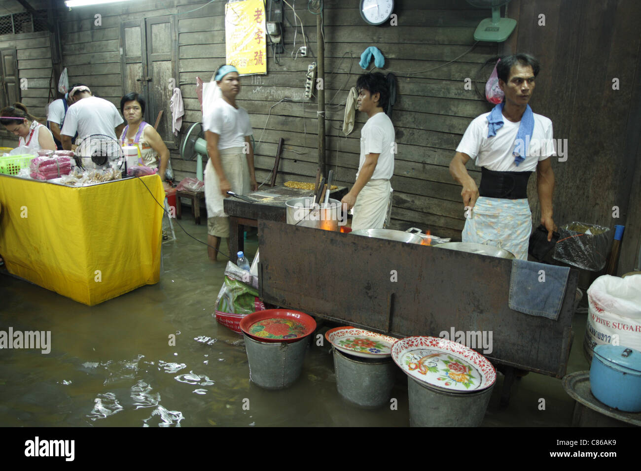 Tarad Noi Market inundated with floodwaters , Vegetarian festival ...