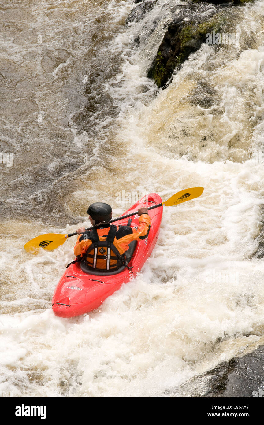White water canoeing on the River Dee at Llangollen Stock Photo - Alamy