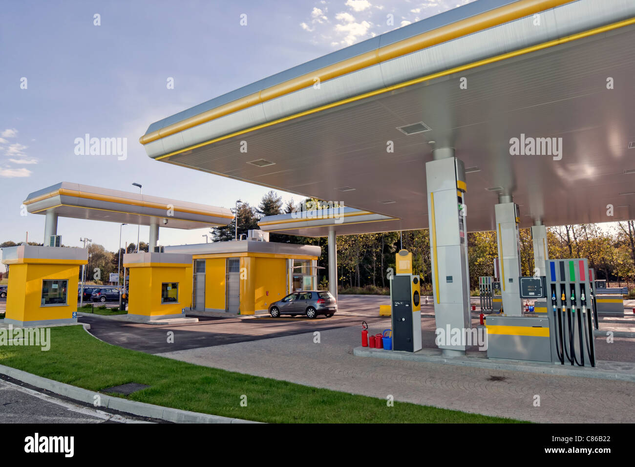 New gas station hi-res stock photography and images - Alamy