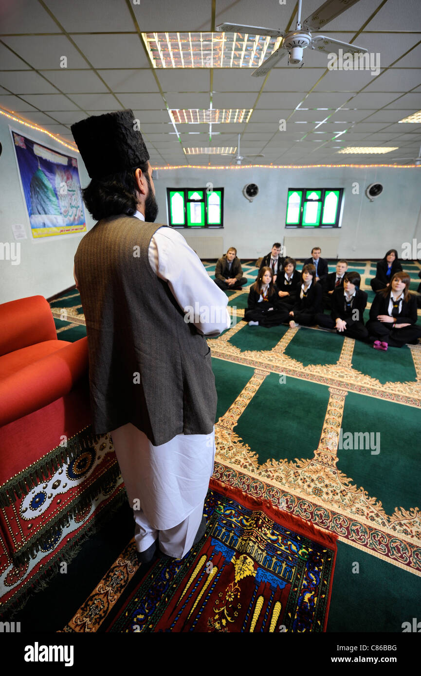 Students field trip secondary hi-res stock photography and images - Alamy