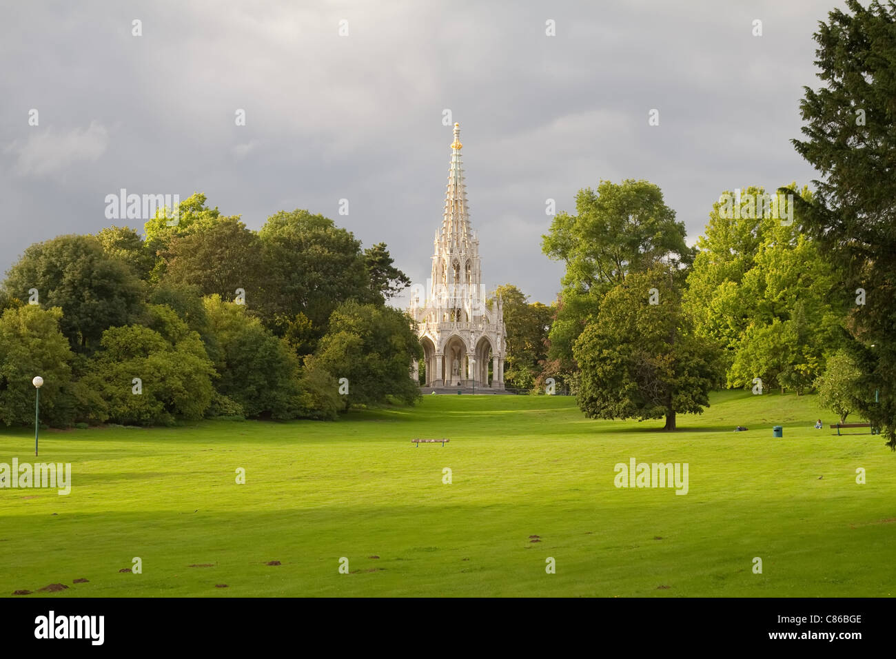 A beautiful little church in the middle of a big park of Brussels ...