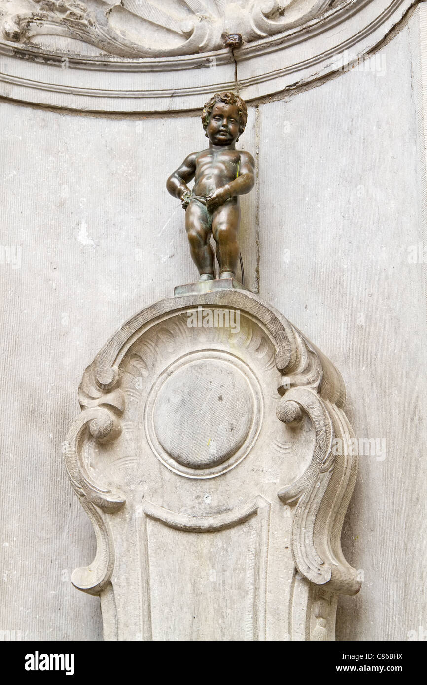 The famous statue of a pissing boy of Brussels, Belgium Stock Photo - Alamy
