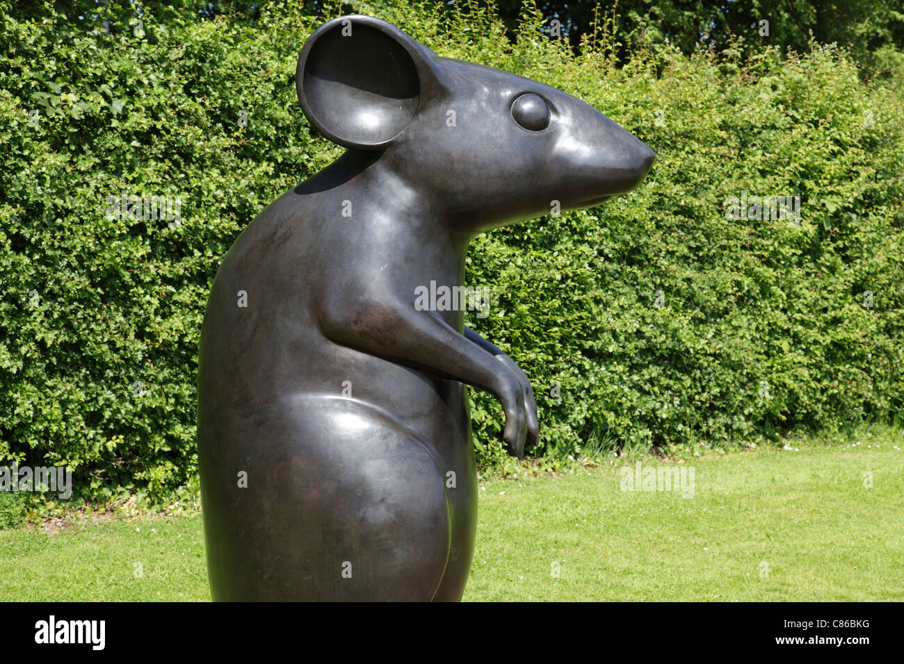 Robert Burns Birthplace Museum Poet's Path, Kenny Hunter's giant ...