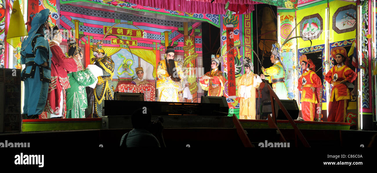 Chinese opera performers on stage Stock Photo - Alamy