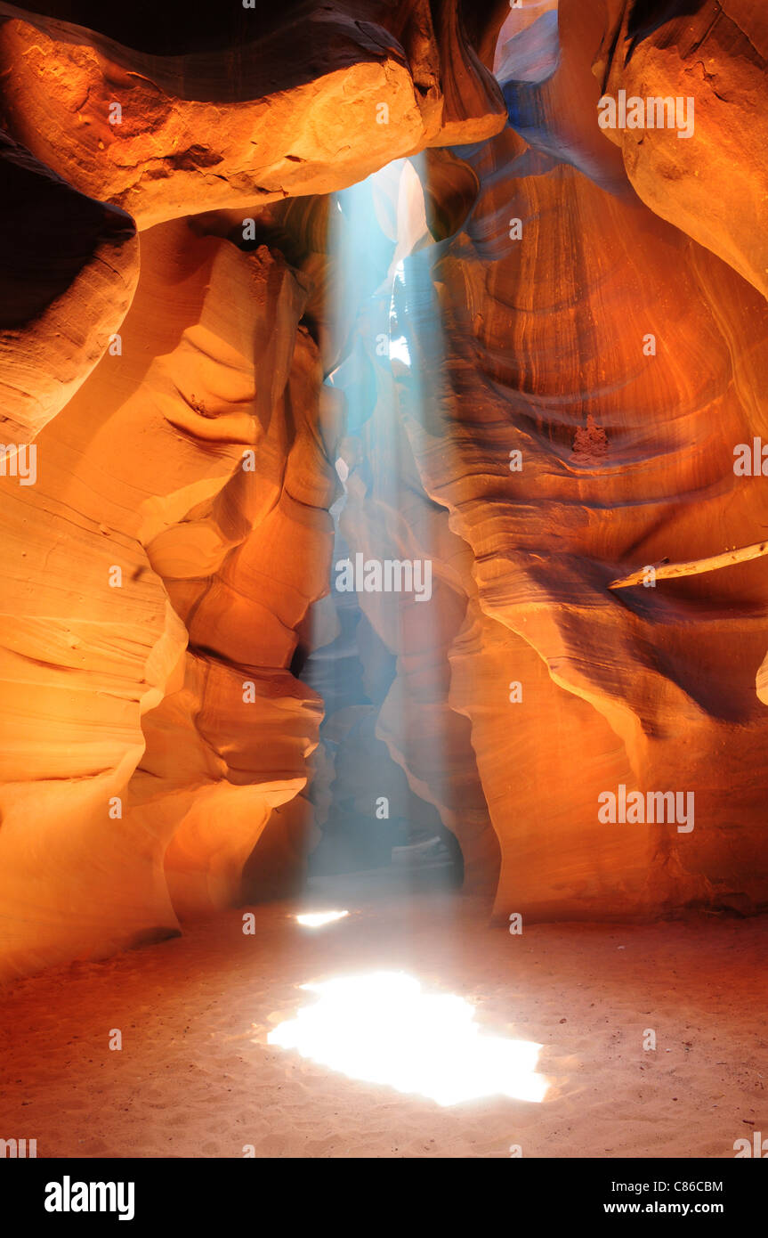 Sun beam in Antelope canyon, Arizona Stock Photo - Alamy