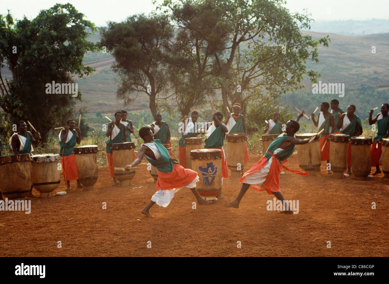 African traditional dance troupe hi-res stock photography and images ...