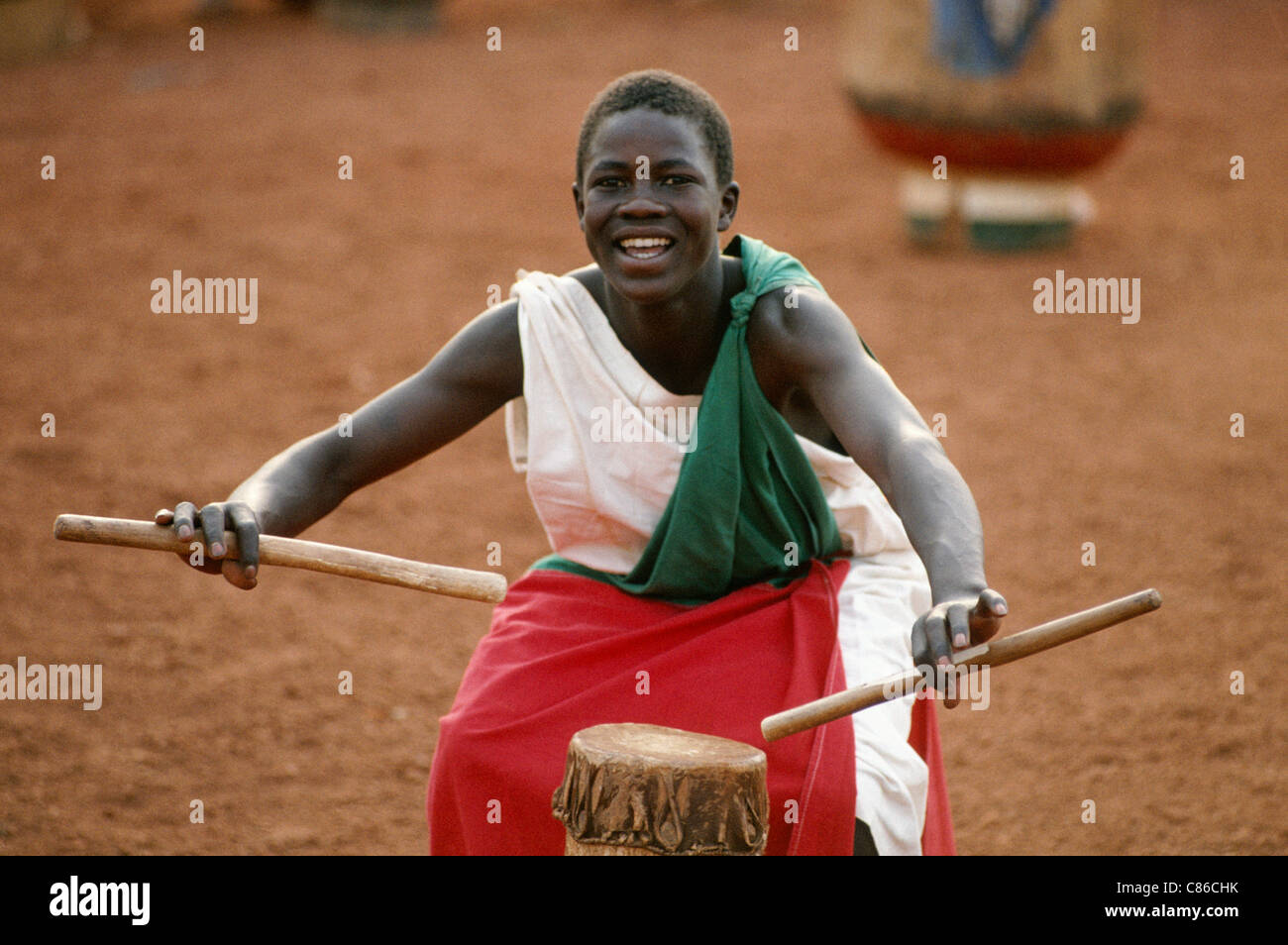 African traditional dance troupe hi-res stock photography and images ...