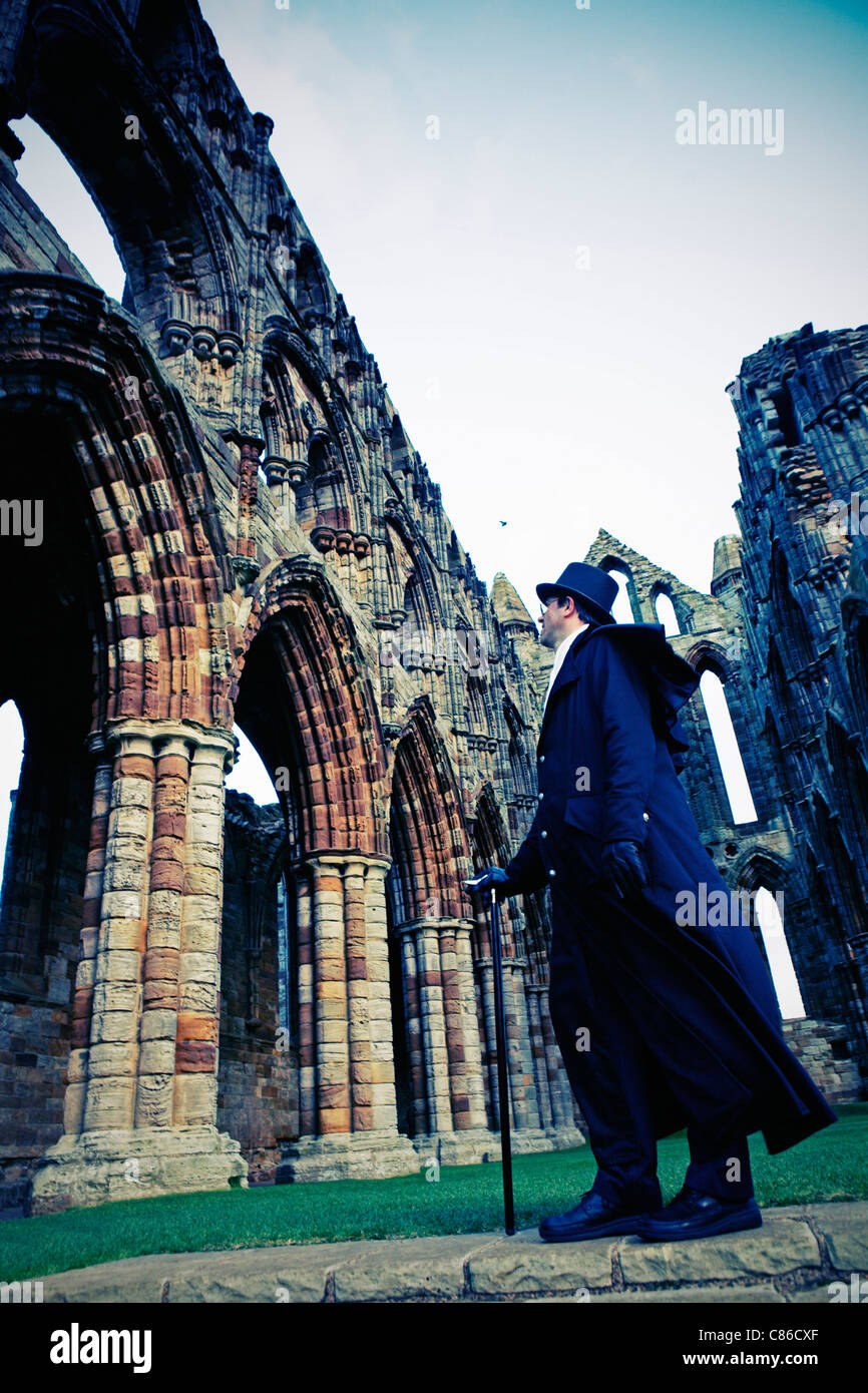 WHITBY; GOTH AT WHITBY ABBEY DURING THE GOTH FESTIVAL Stock Photo - Alamy
