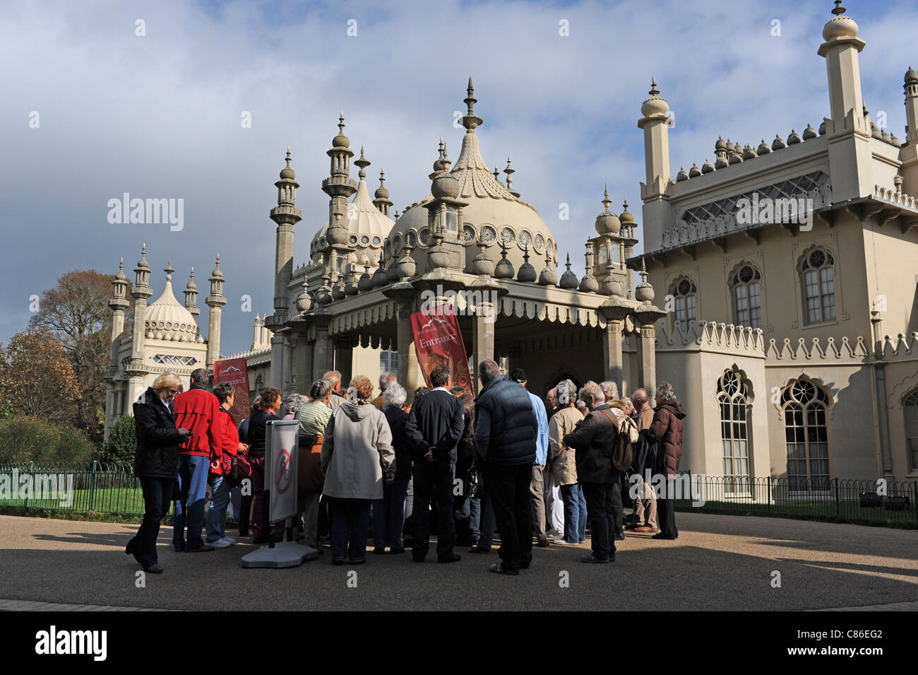 Tour guide brighton hi-res stock photography and images - Alamy