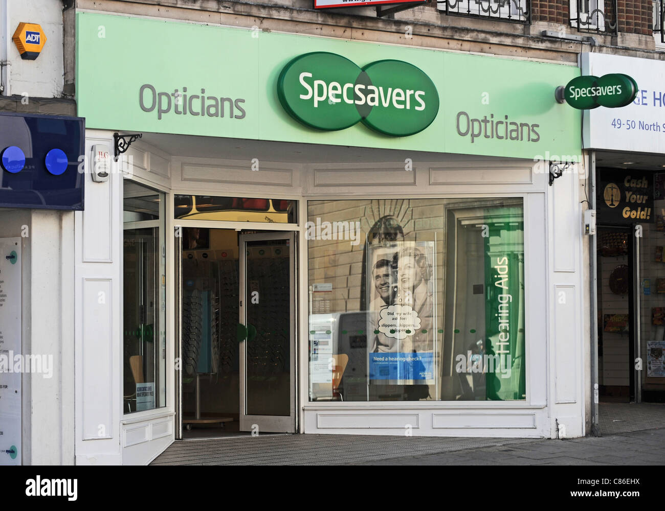 Optician and uk hi-res stock photography and images - Alamy
