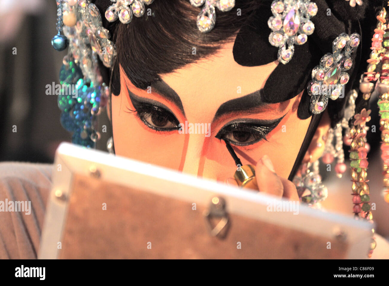 Portrait of Chinese Opera Performer preparing make-up Stock Photo - Alamy