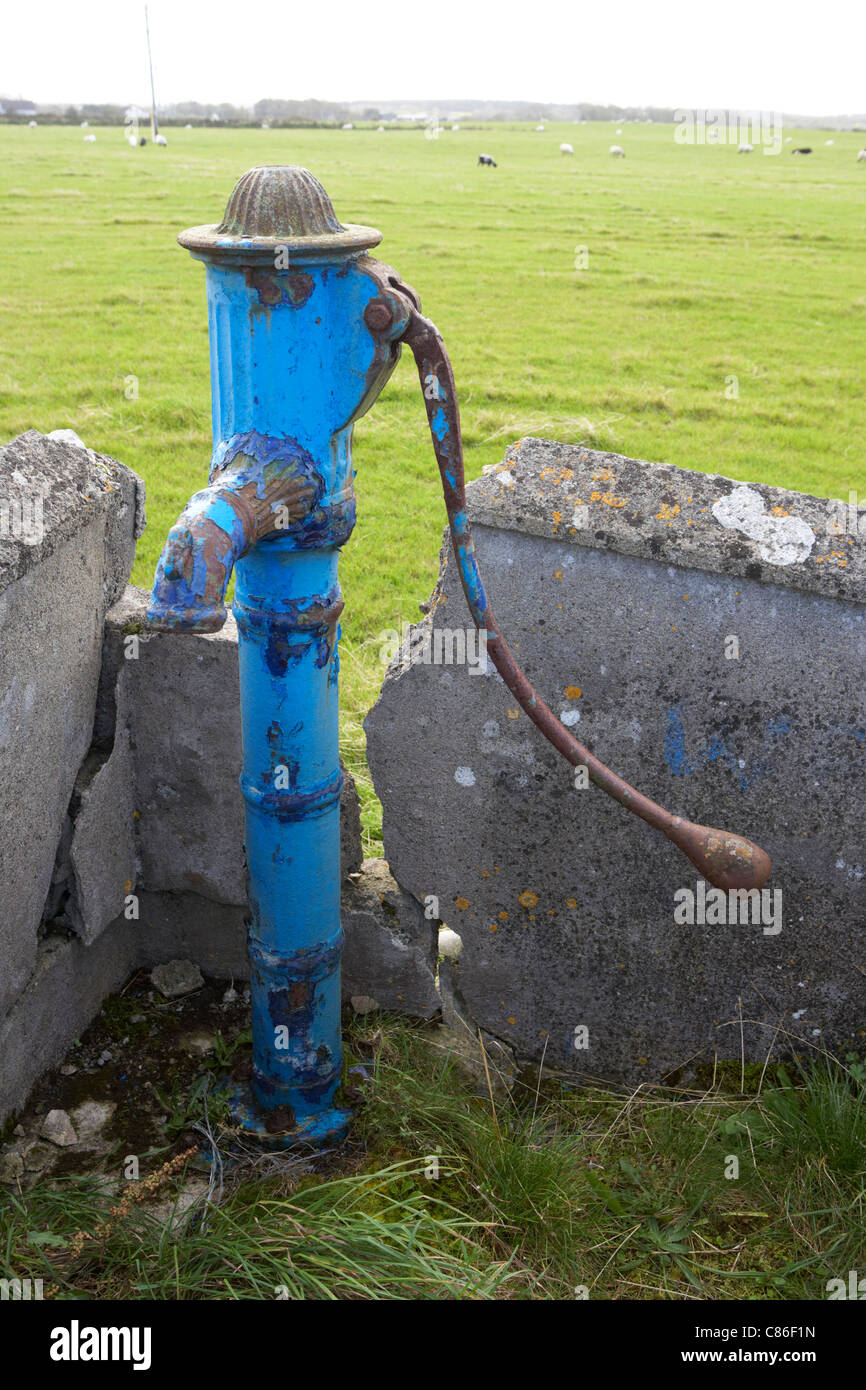 Manual water pump hi-res stock photography and images - Alamy