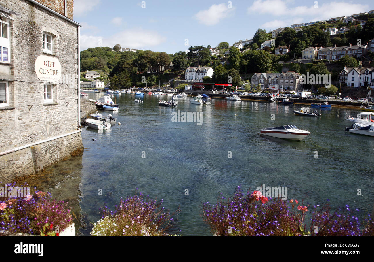 View of the River Looe passing through the popular resort of Looe on ...