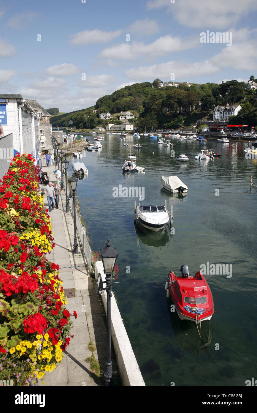 View of the River Looe passing through the popular resort of Looe on ...