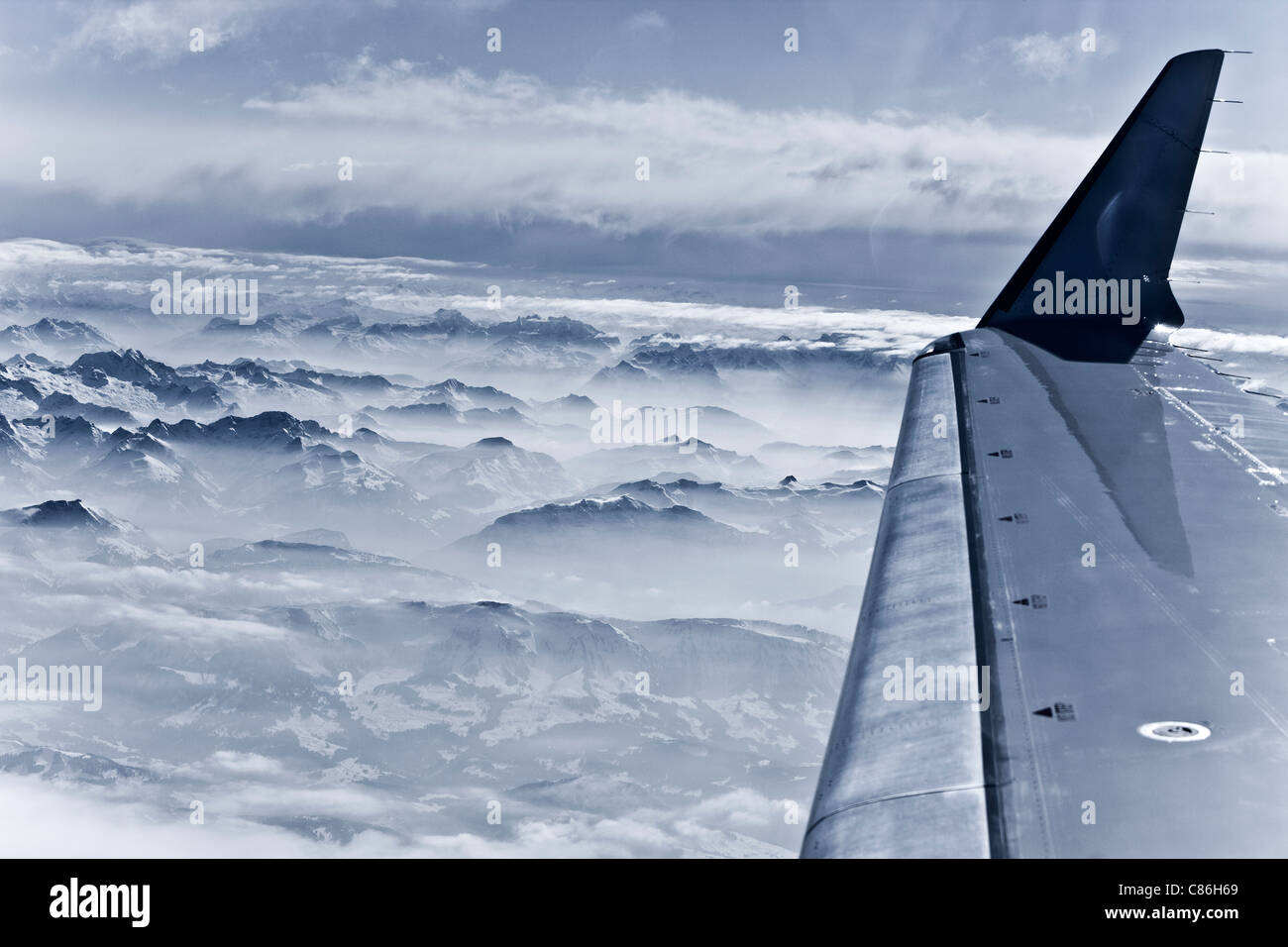 Airplane flying over mountain hi-res stock photography and images - Alamy
