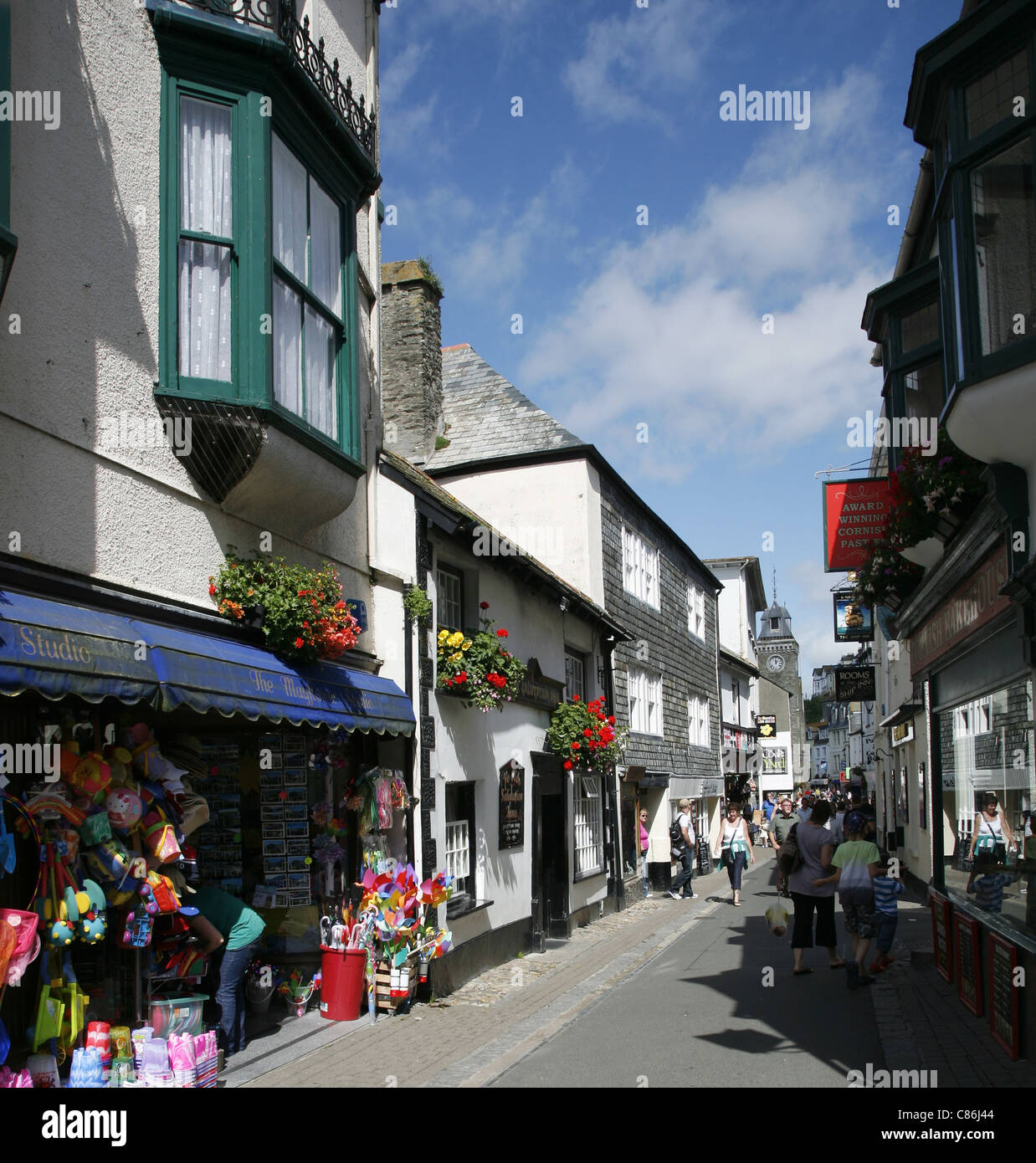 Tourists in looe hi-res stock photography and images - Alamy