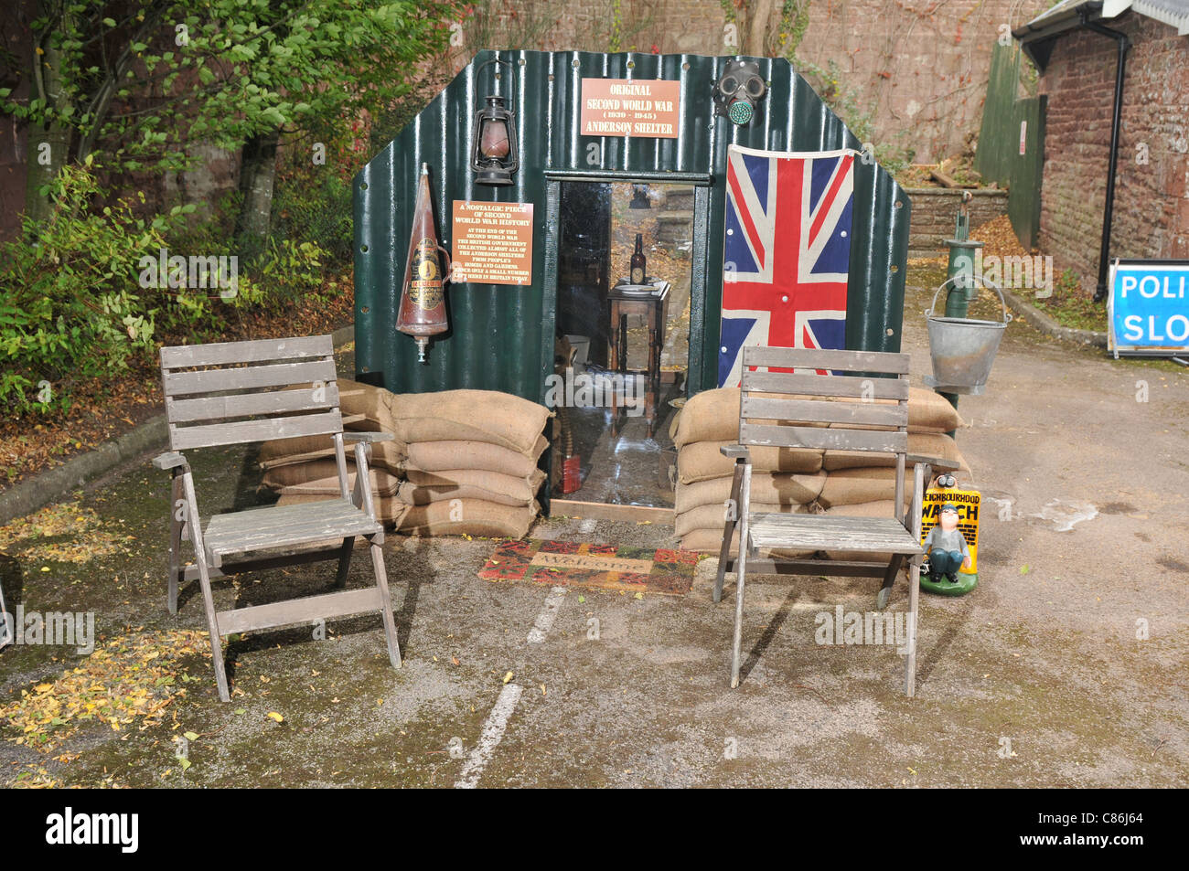 Anderson shelter hi-res stock photography and images - Alamy