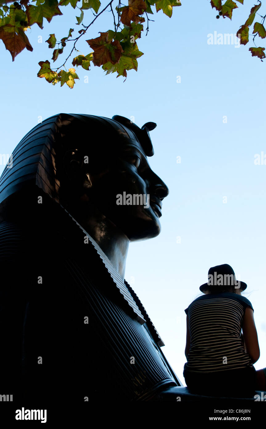Statue sphinx london embankment hi-res stock photography and images - Alamy