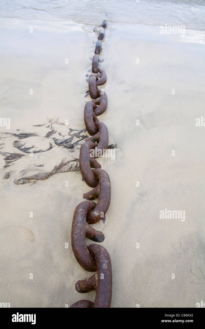 UK Thick rusty chain link partially buried in sand Stock Photo - Alamy