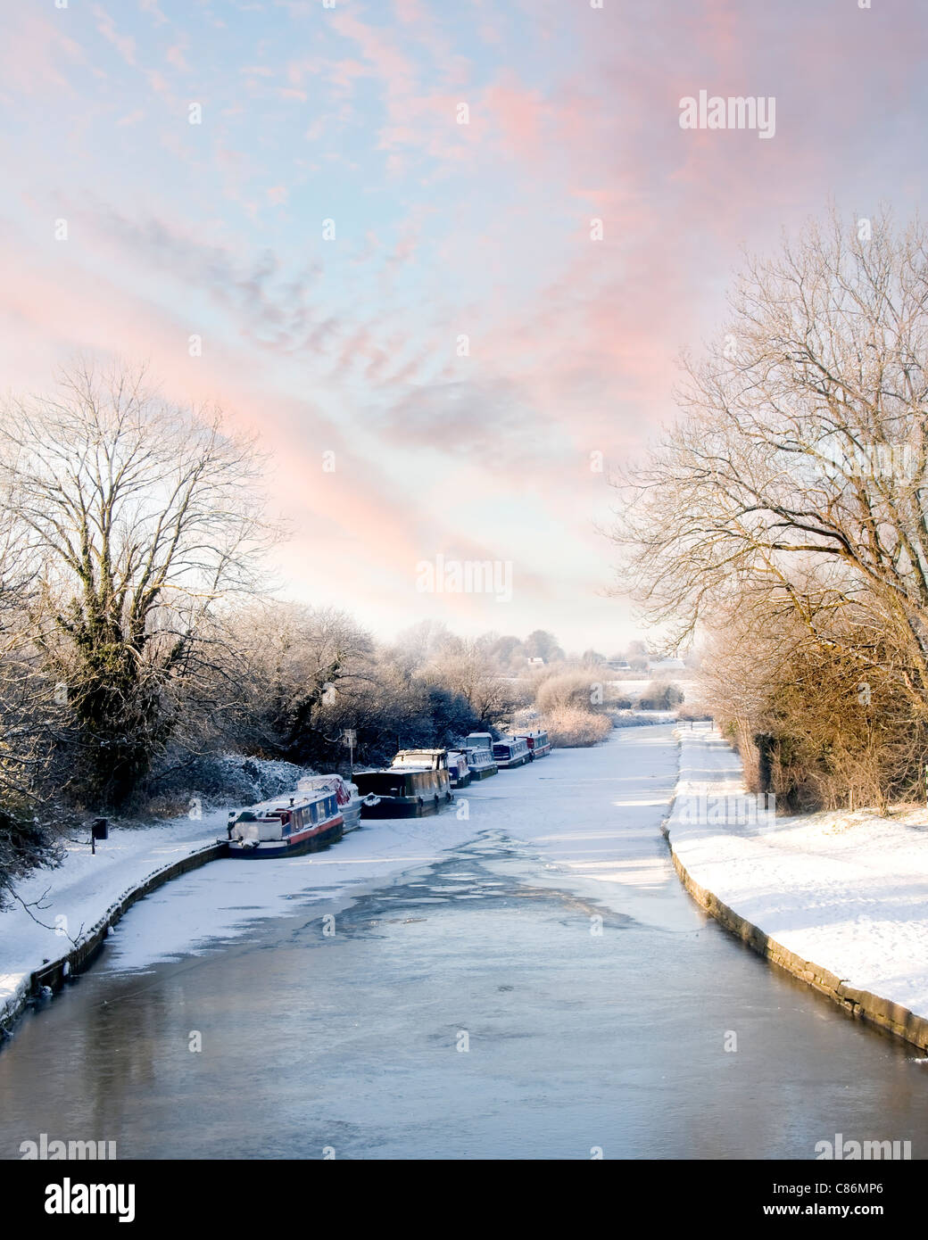 Liverpool snow boats hi-res stock photography and images - Alamy