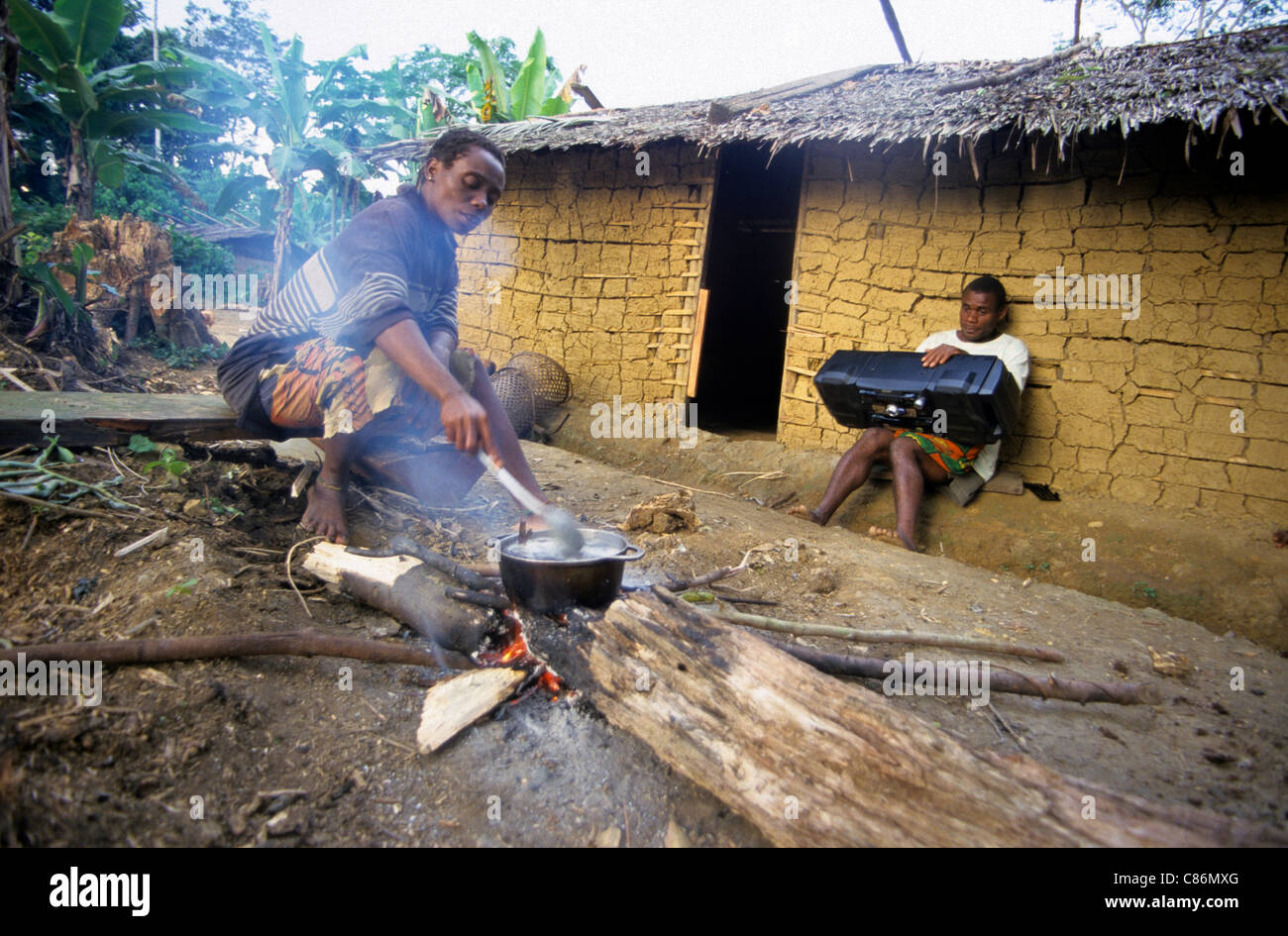 Baka pygmy woman hi-res stock photography and images - Alamy