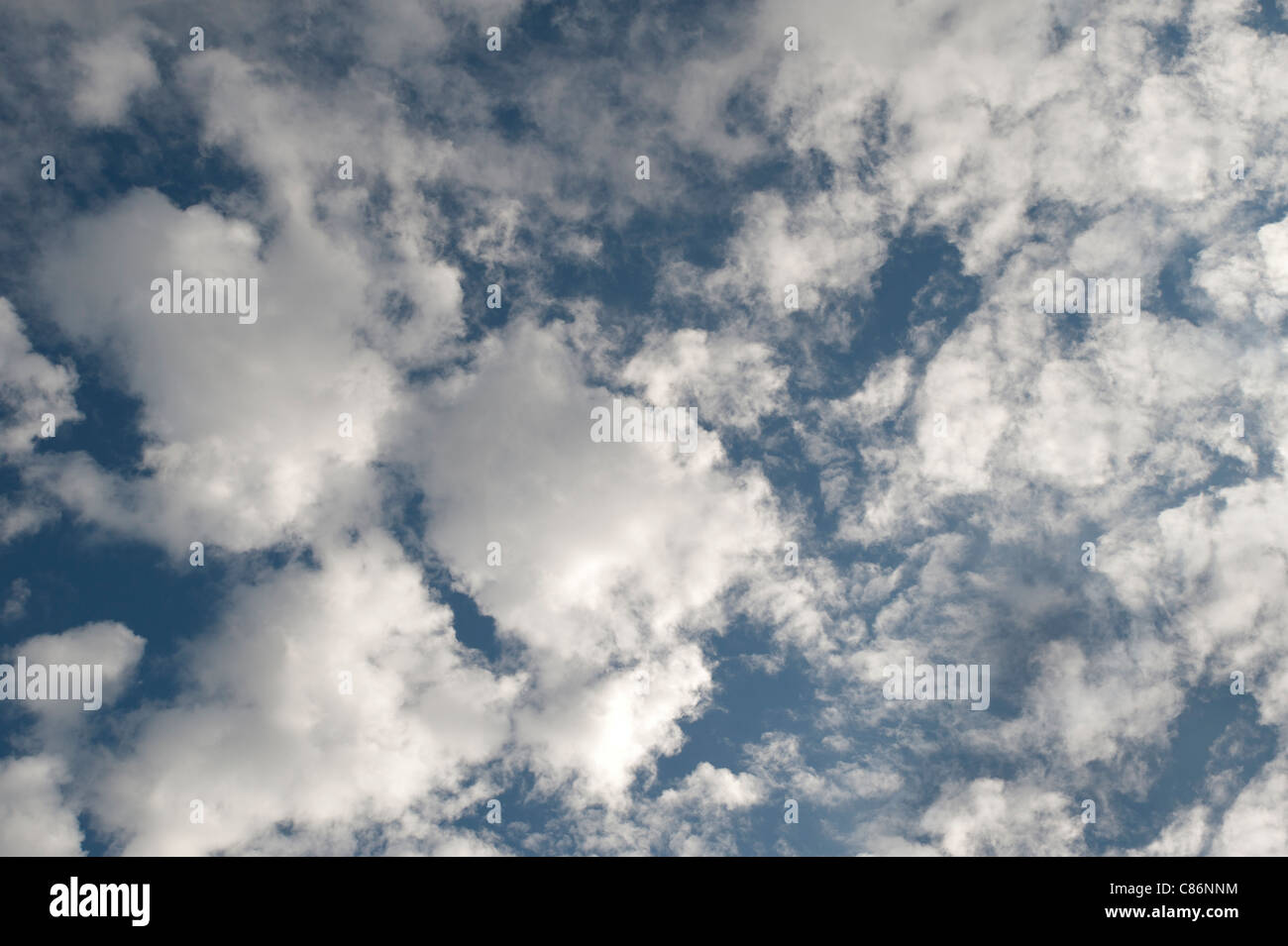 Scattered clouds sky hi-res stock photography and images - Alamy
