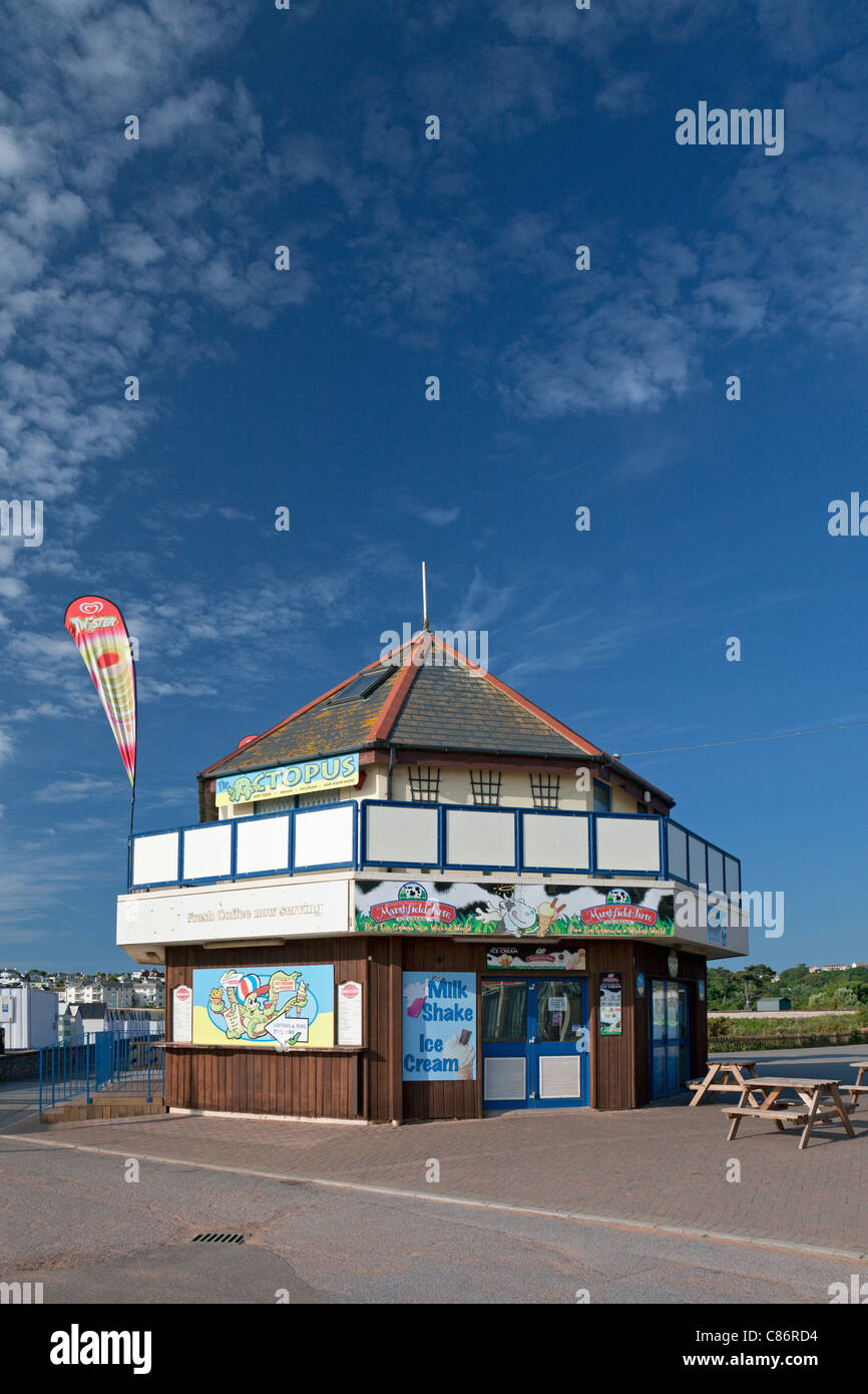 Typical english seaside resort hi-res stock photography and images - Alamy