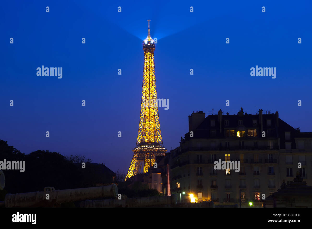 The eifel tower hi-res stock photography and images - Alamy