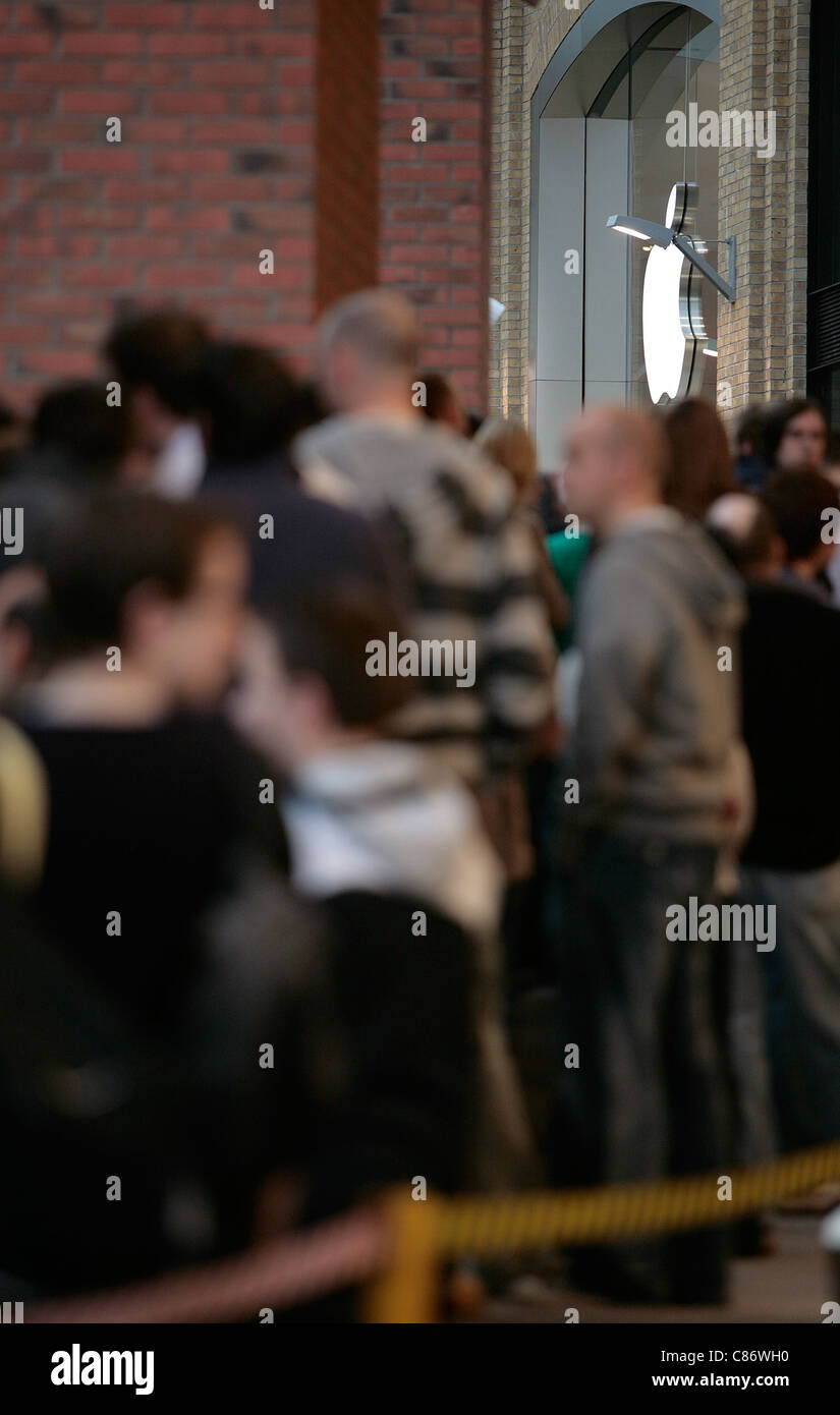 Apple victoria square hi-res stock photography and images - Alamy