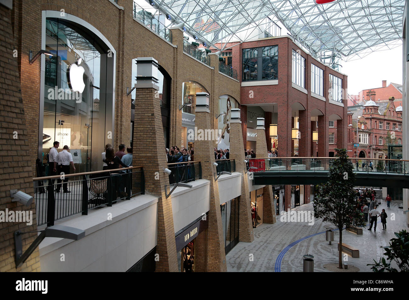 Victoria square apple store opening hi-res stock photography and images ...