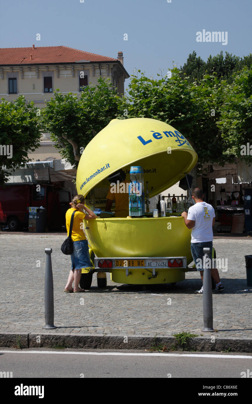Lemonade stand, Arona, Italy Stock Photo - Alamy