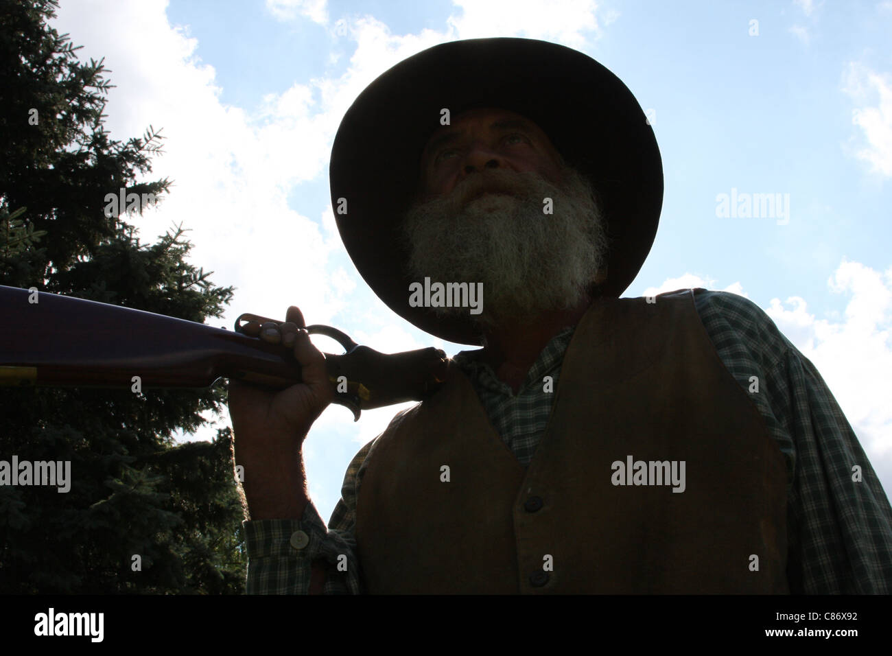 Smoking gun cowboy hi-res stock photography and images - Alamy