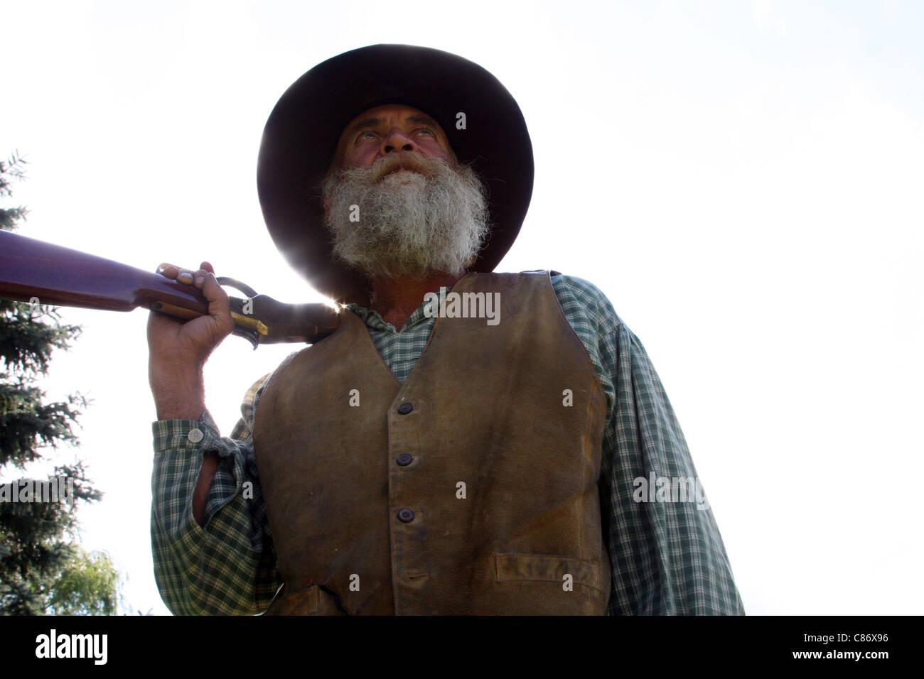 A cowboy with a rifle Stock Photo - Alamy