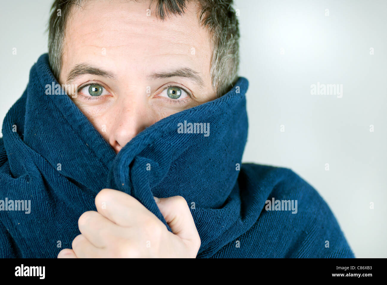 Man bundled up hi-res stock photography and images - Alamy