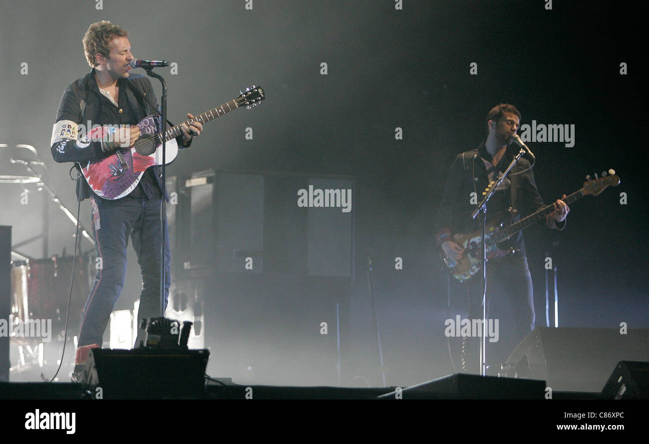 BELFAST, UNITED KINGDOM - DECEMBER 19: Chris Martin and Guy Berryman of ...
