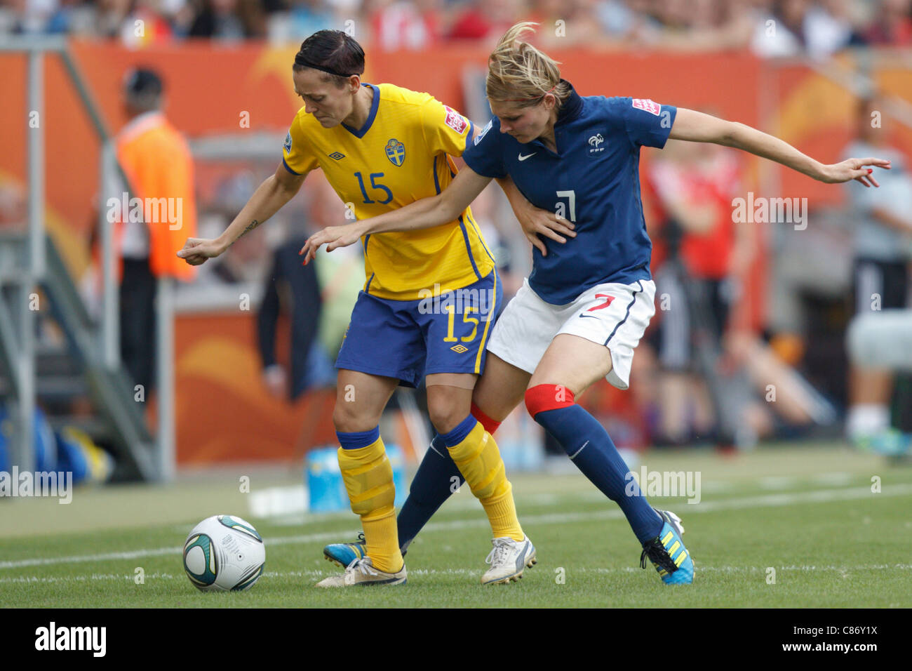 Professional women footballers hi-res stock photography and images - Alamy