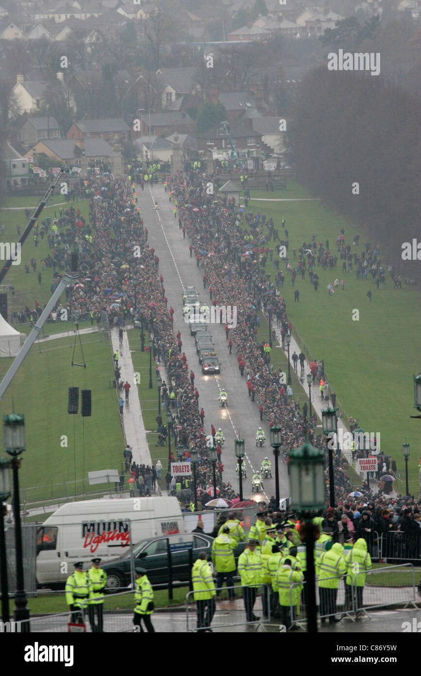 George Bests cortege arrives at Stormont, George Best's Funeral ...